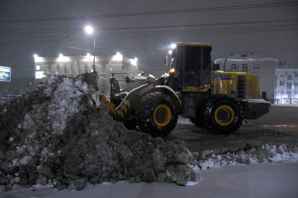 На дороги Оренбурга высыпали более 70 тонн соли